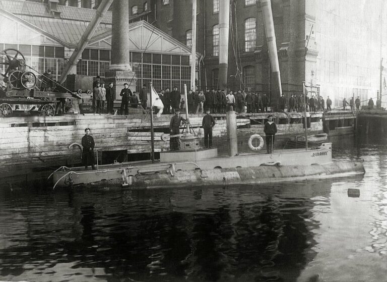 The Evolution of Early Naval Submarines: Part 2 | The Shipyard
